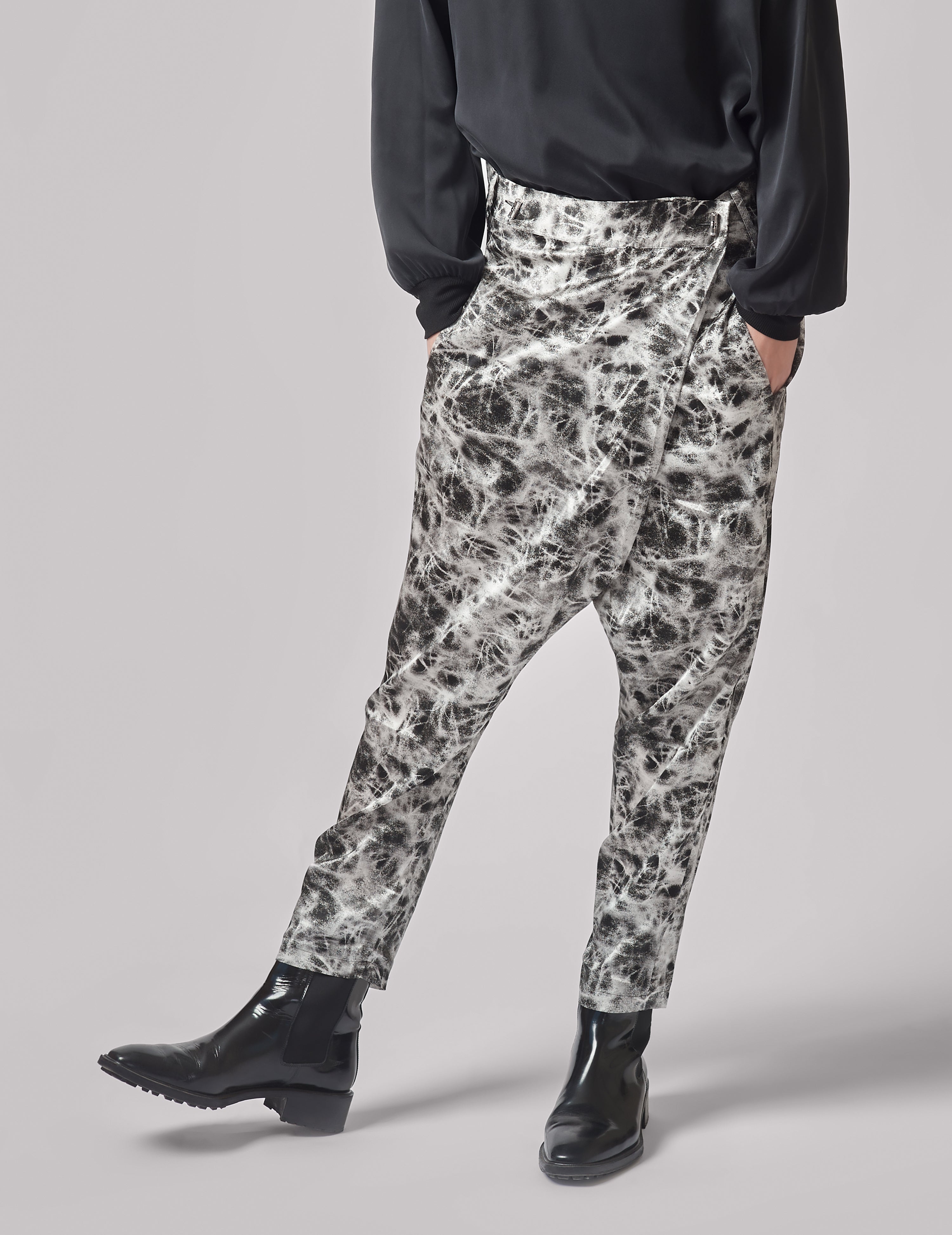 ROPES PRINT OVERLAPPED SILK PANTS – KAWAYAN